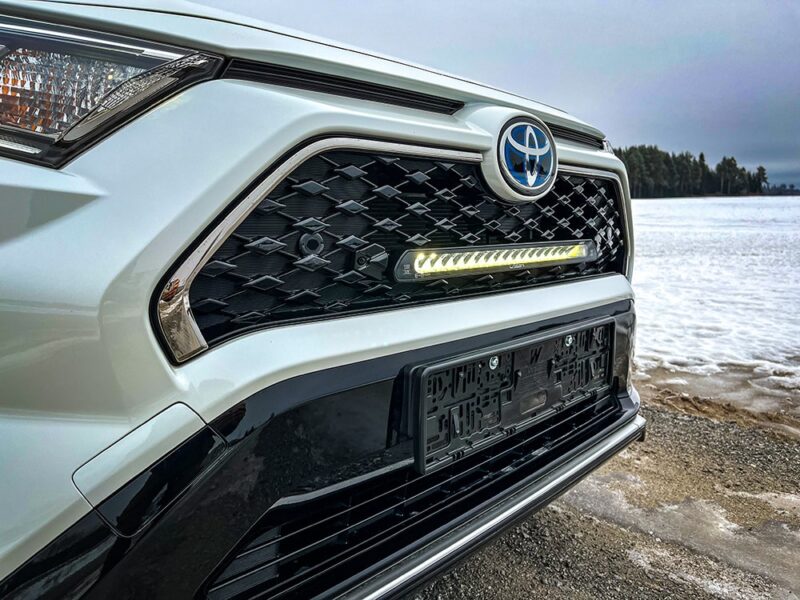 Grille Kit Toyota RAV4 Plug-In Hybrid 2020- linear 18 valoilla - rst ...